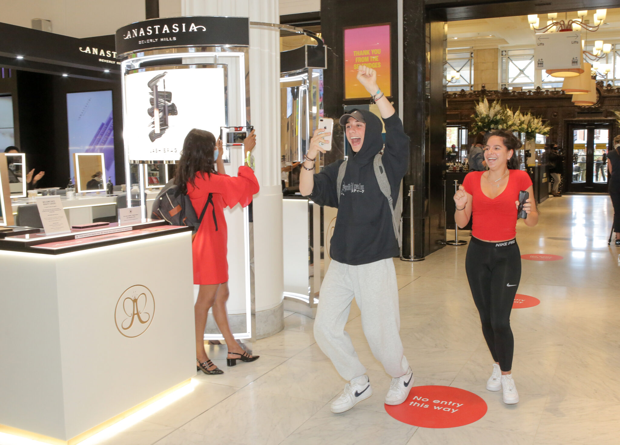 SELFRIDGES REOPENS ITS STORES – Selfridges Press