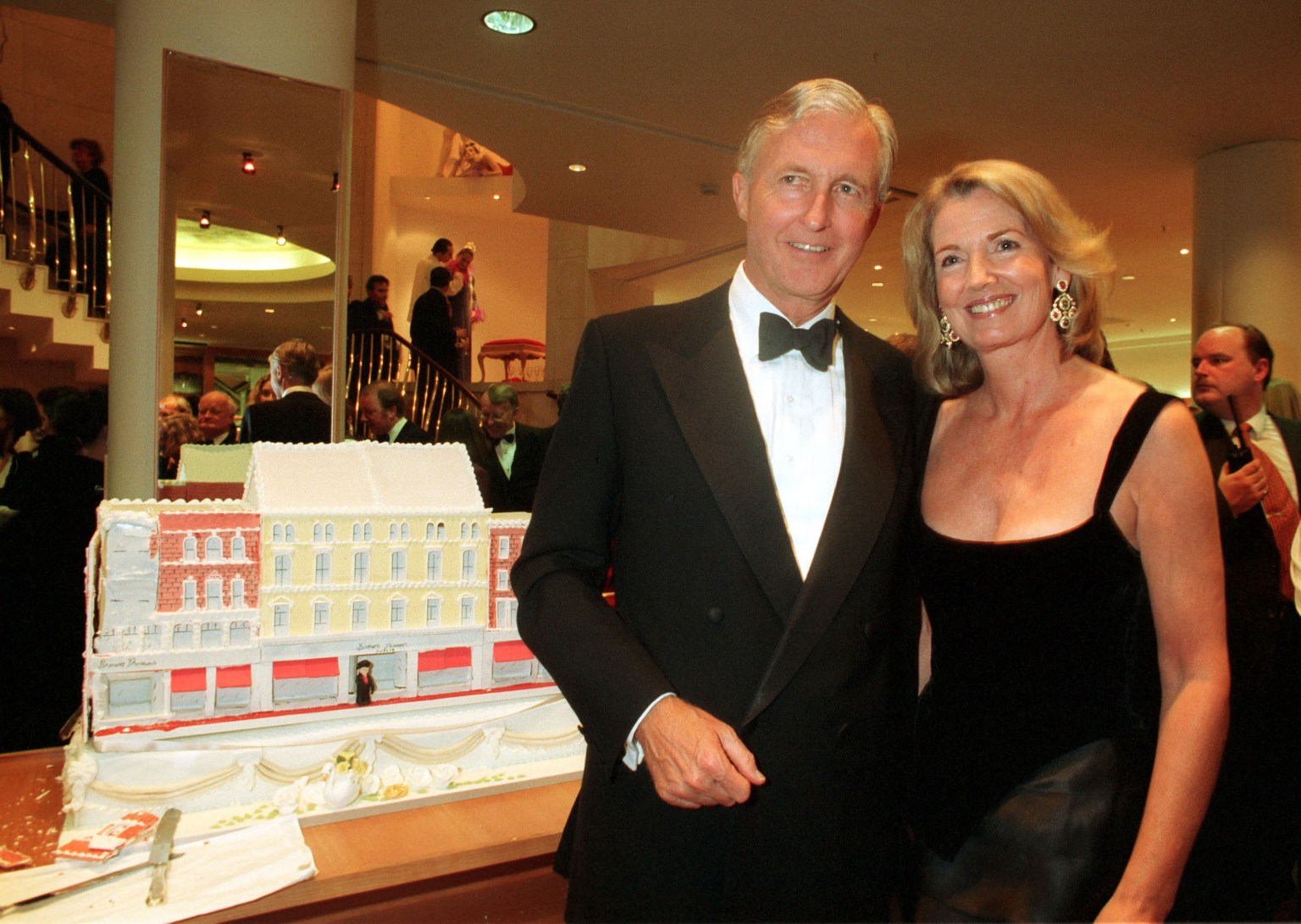 THE CENTRAL GROUP AND SIGNA HOLDING TO ACQUIRE SELFRIDGES GROUP FROM ...
