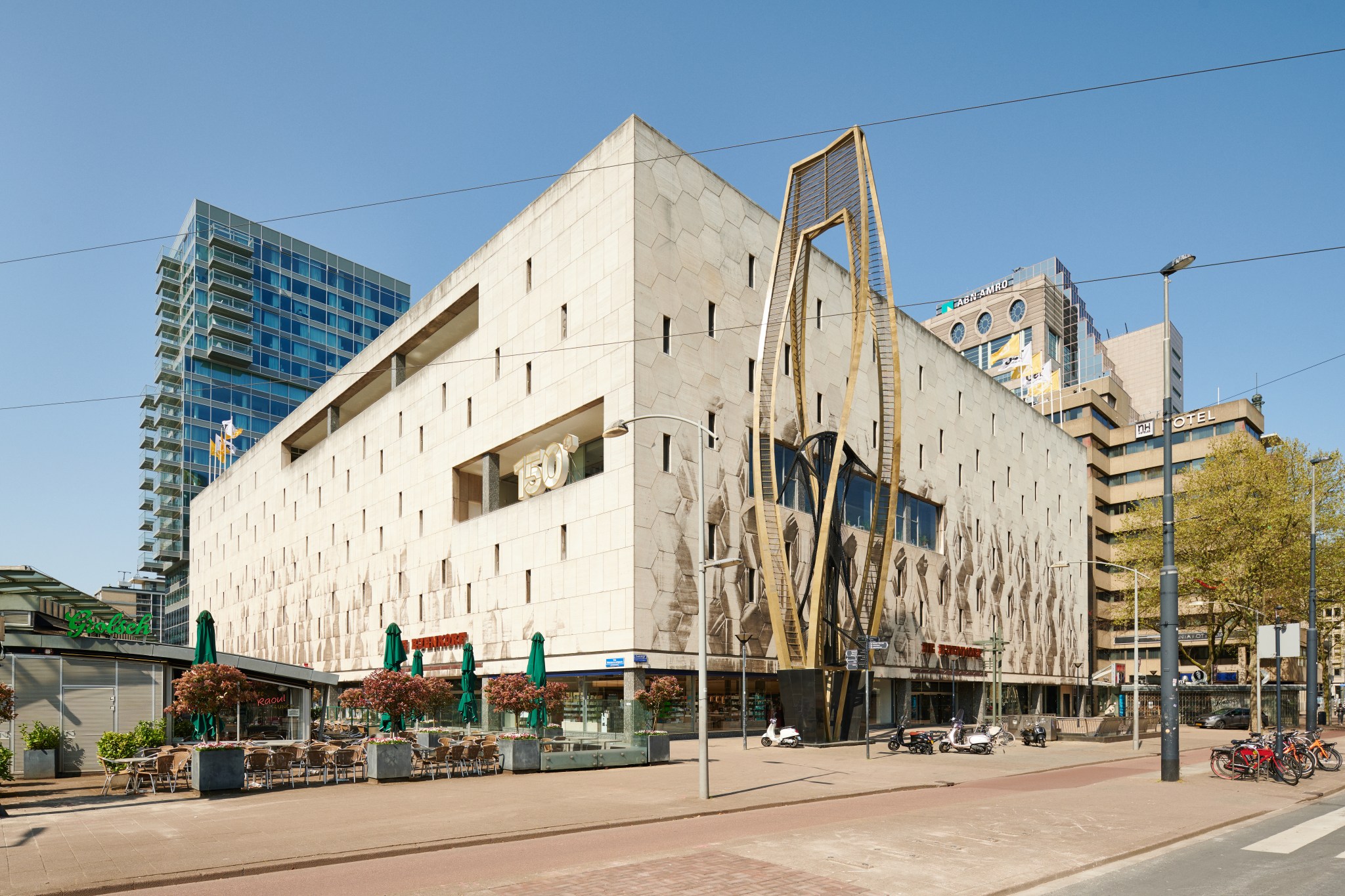 CENTRAL GROUP AND SIGNA HOLDING COMPLETE ACQUISITION OF SELFRIDGES ...