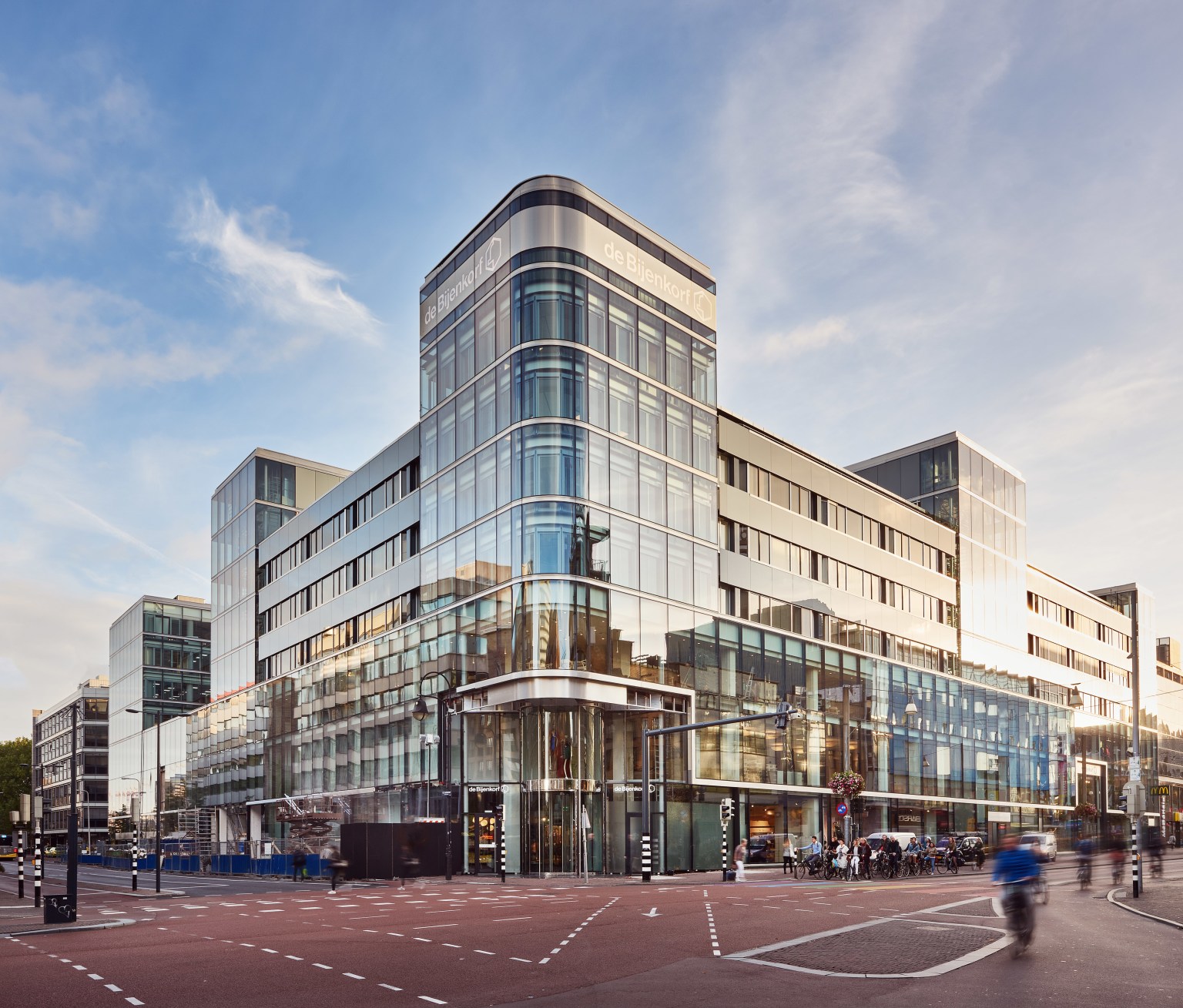 CENTRAL GROUP AND SIGNA HOLDING COMPLETE ACQUISITION OF SELFRIDGES ...