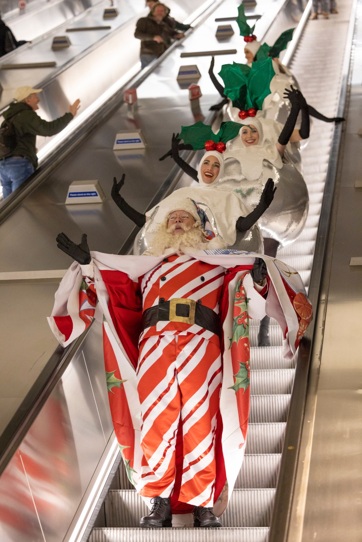 SANTA TAKES ELIZABETH LINE TO SELFRIDGES – Selfridges Press